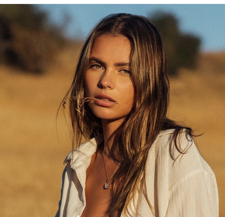 Ellie Lyon (@ellielyon) | Foundation